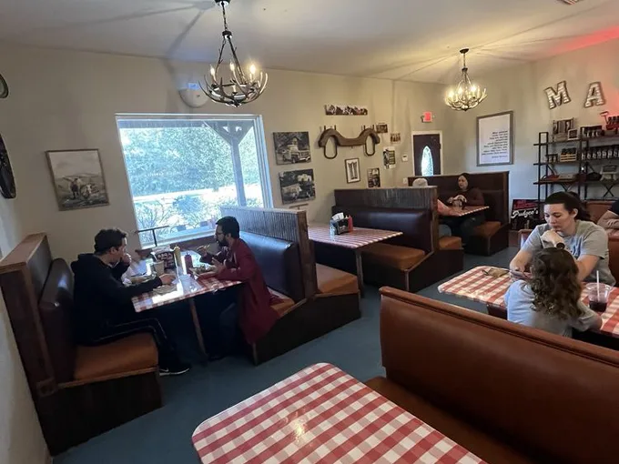 pudgees eatery market 9