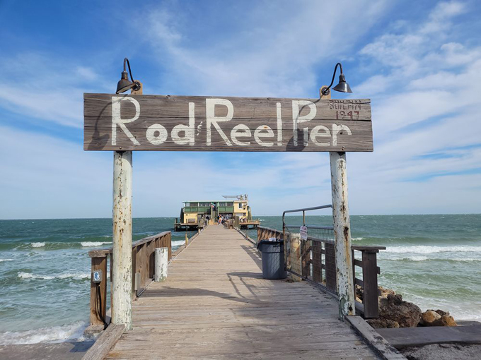 rod and reel pier 7