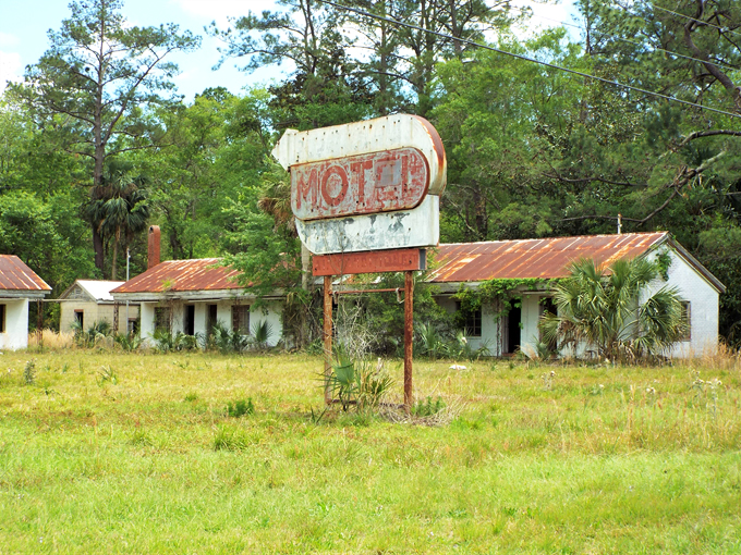 abandoned riverside motel yulee 1