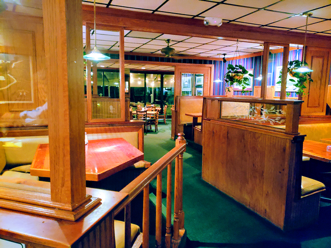 bobbys restaurant and lounge 2