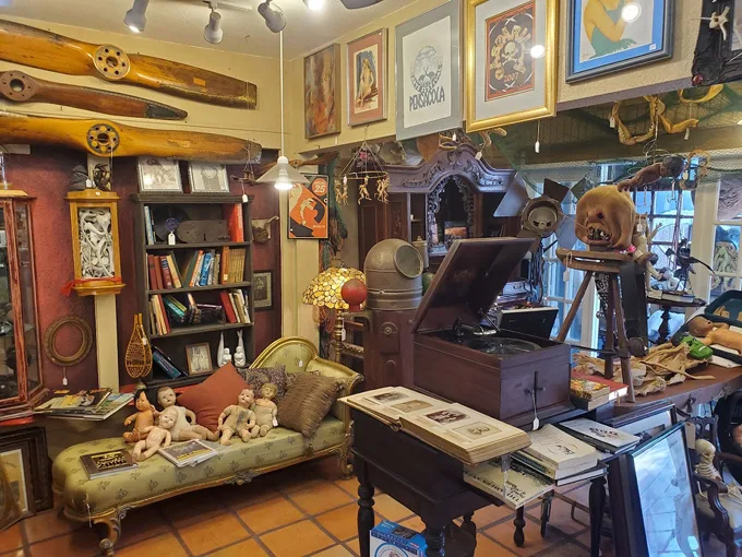 frank mirandas oddities antiques 4
