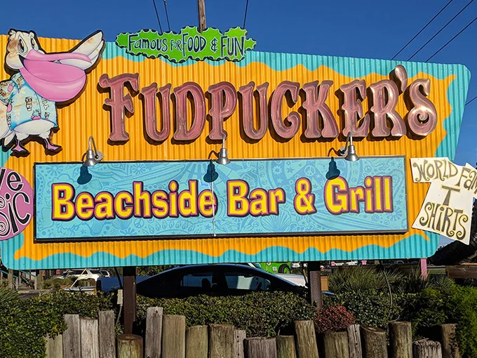 fudpuckers beachside bar grill 1