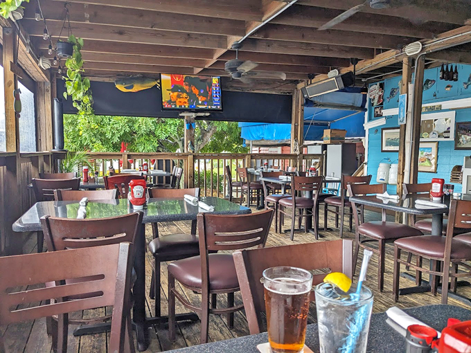 shrimpers grill and raw bar 2