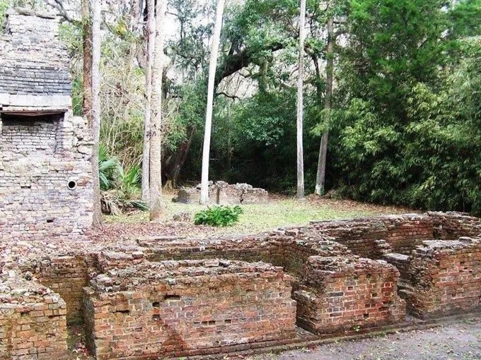 three chimneys historical site 1