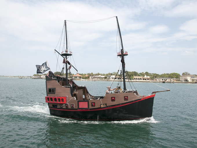 black raven pirate ship 3