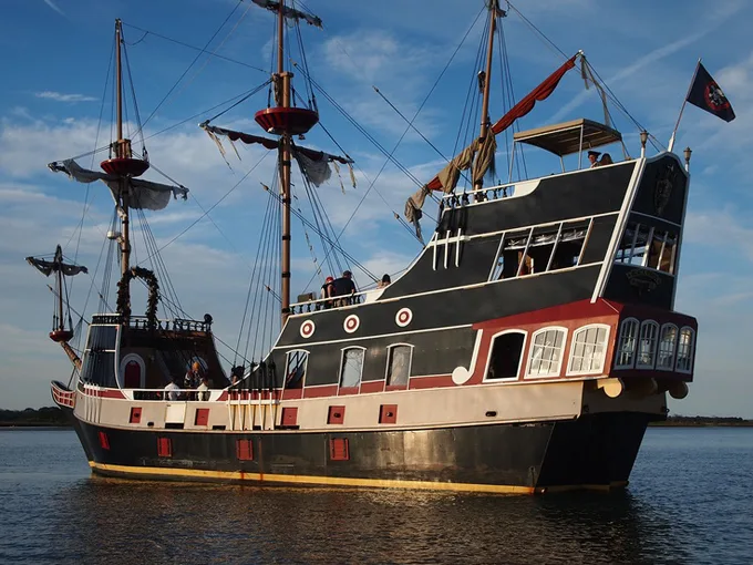 black raven pirate ship 6