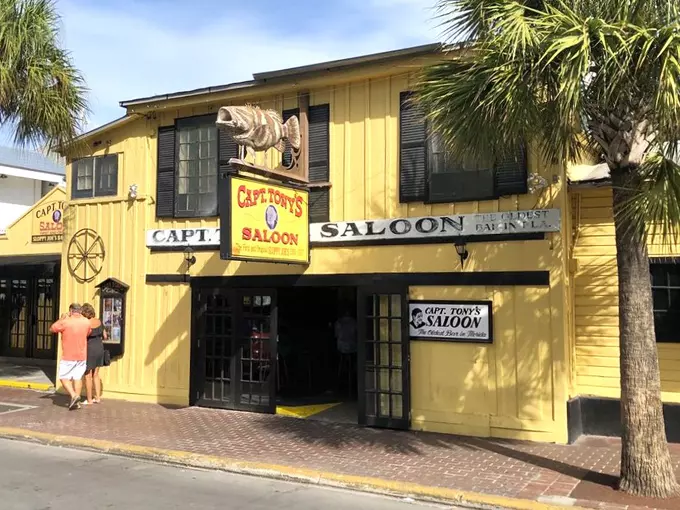 captain tonys saloon 1