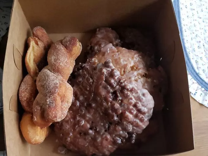 dan d donuts and deli 4