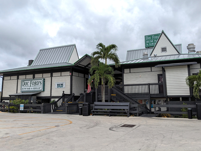 doc fords rum bar grille 1