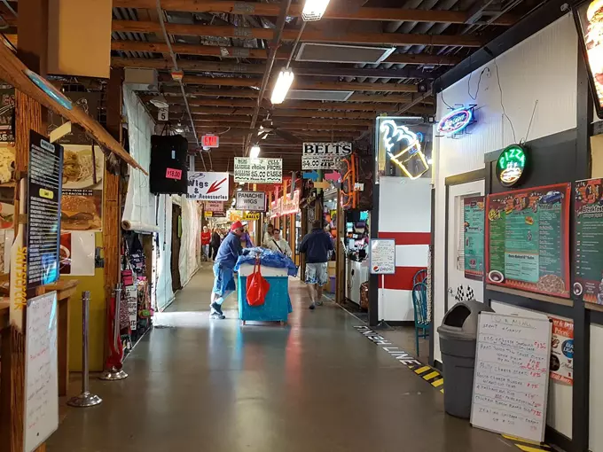 flamingo island flea market 3