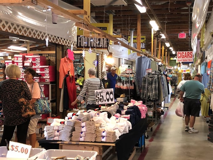 flamingo island flea market 4