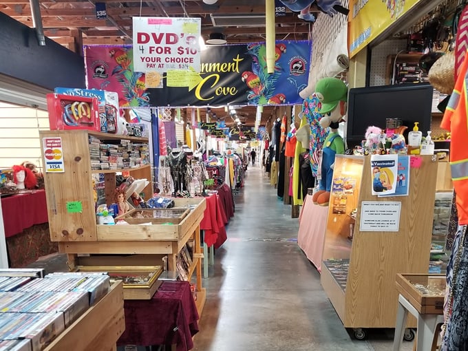 flamingo island flea market 5