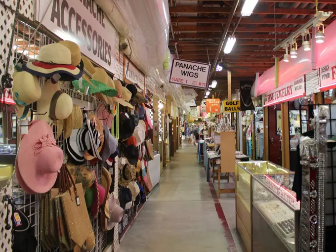 flamingo island flea market 6