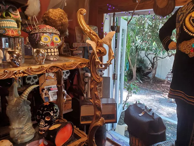frank mirandas oddities antiques 9