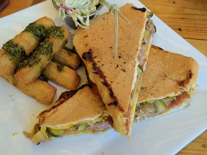 hemingways tavern 5