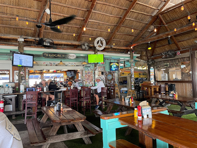hogfish bar and grill 3