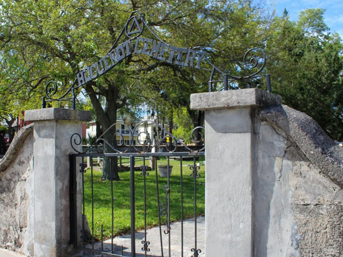 huguenot cemetery 1