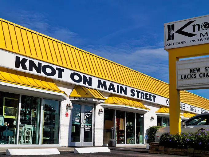 knot on main street 1