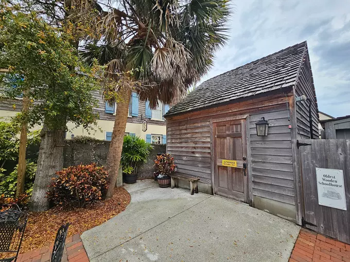 oldest wooden schoolhouse 1