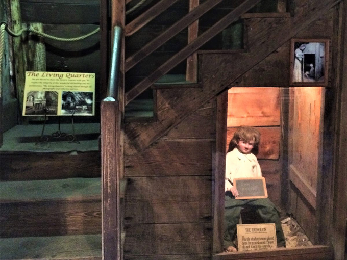 oldest wooden schoolhouse 4