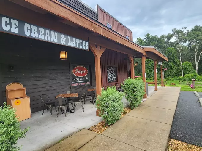 pudgees eatery and market 2