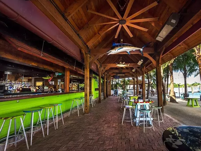 square grouper tiki bar jupiter
