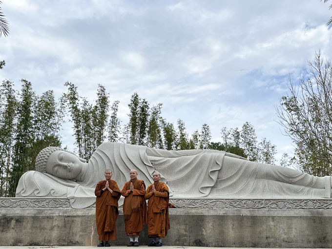 white sands buddhist center 1