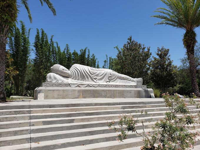 white sands buddhist center 2