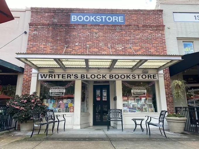 writers block bookstore 1