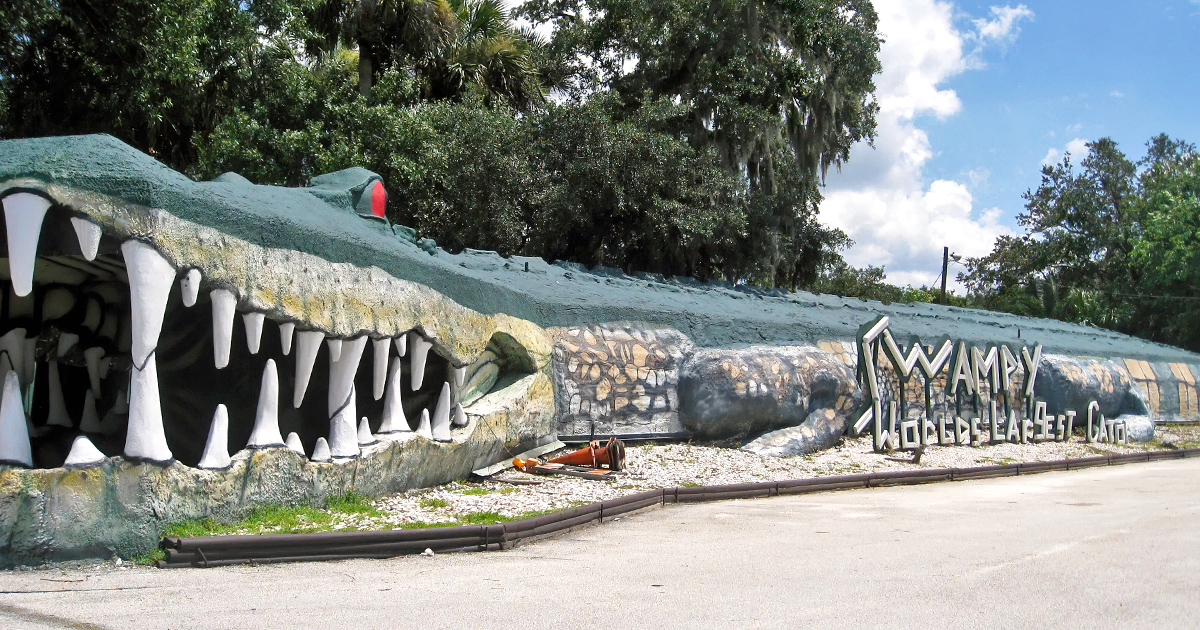 alligator shaped building florida ftr