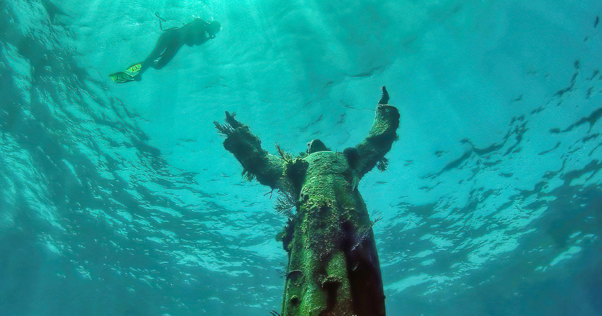 mysterious underwater statue florida ftr