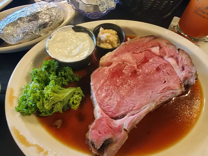 Boone's Long Lake Inn 4