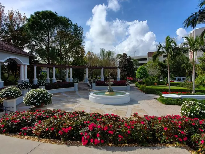 Hollis Garden 3
