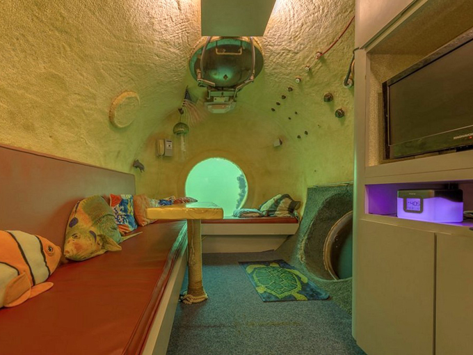 Jules' Undersea Lodge 8