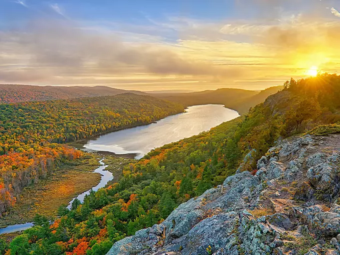 Lake of the Clouds 1