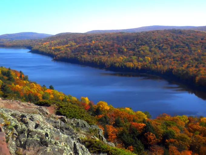 Lake of the Clouds 4
