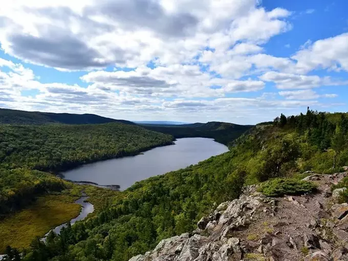 Lake of the Clouds 6