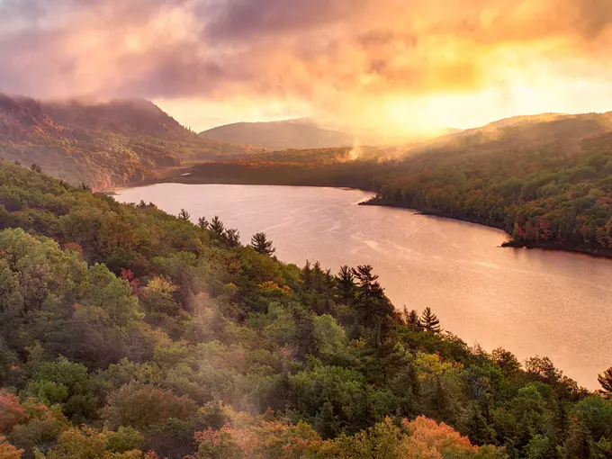 Lake of the Clouds 8