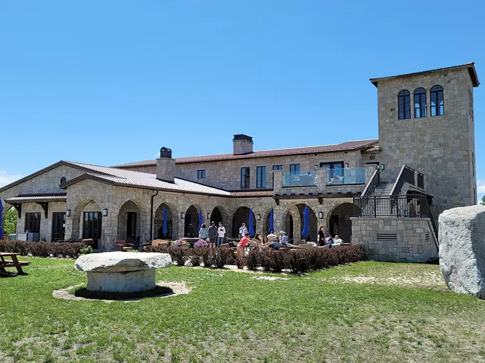 Mari Vineyards 1