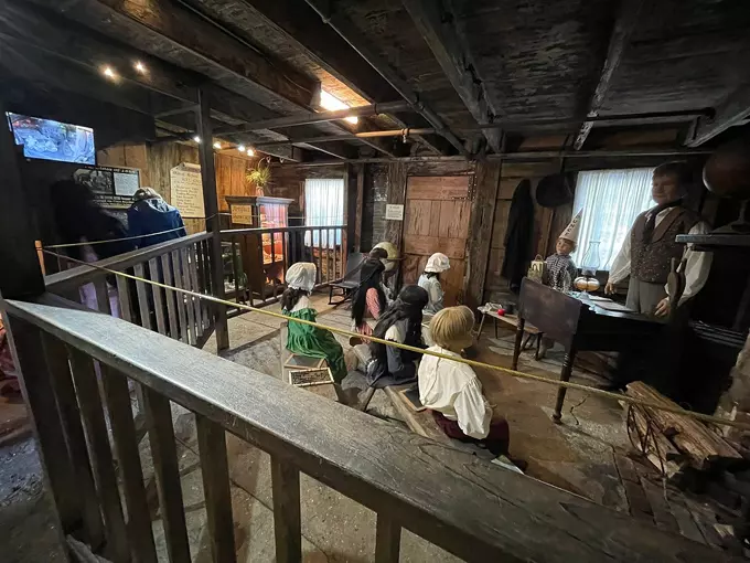 oldest wooden school house 3
