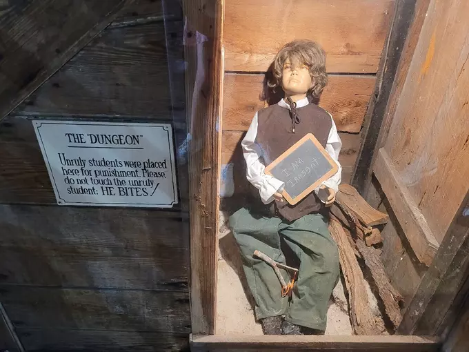 oldest wooden school house 7