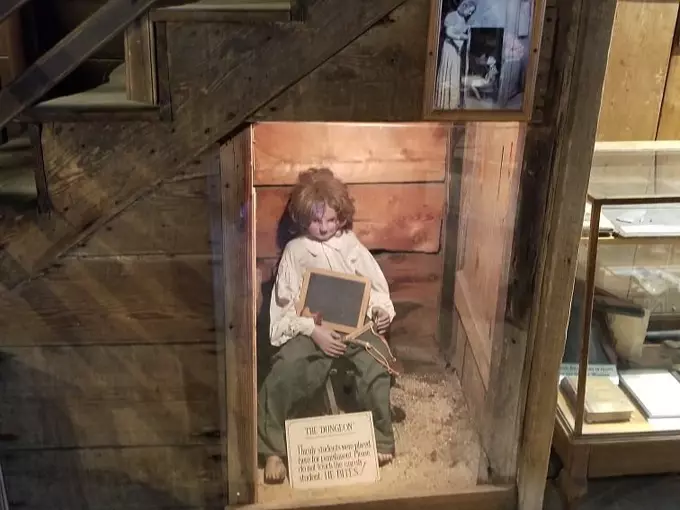oldest wooden school house 8
