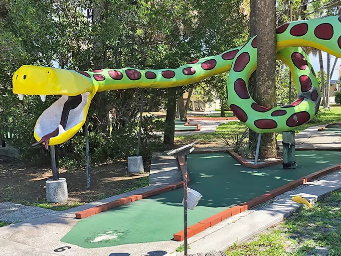 polynesian putter mini golf 1