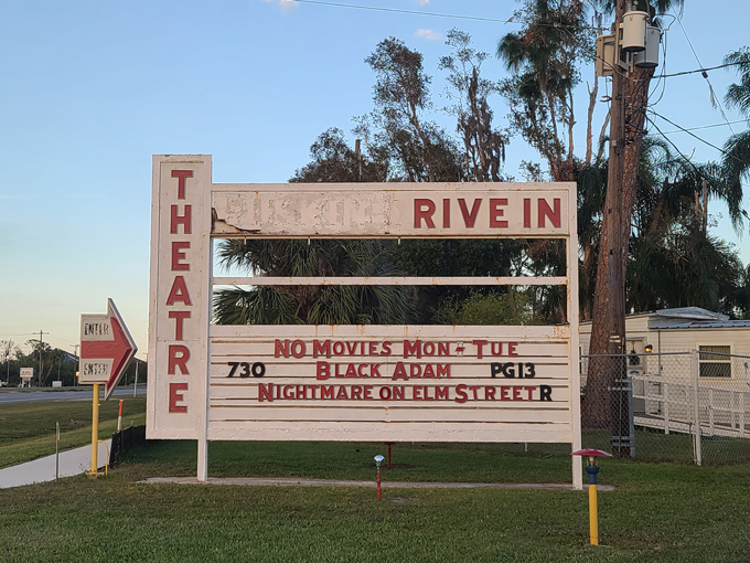 Ruskin Family Drive-In Theatre 6