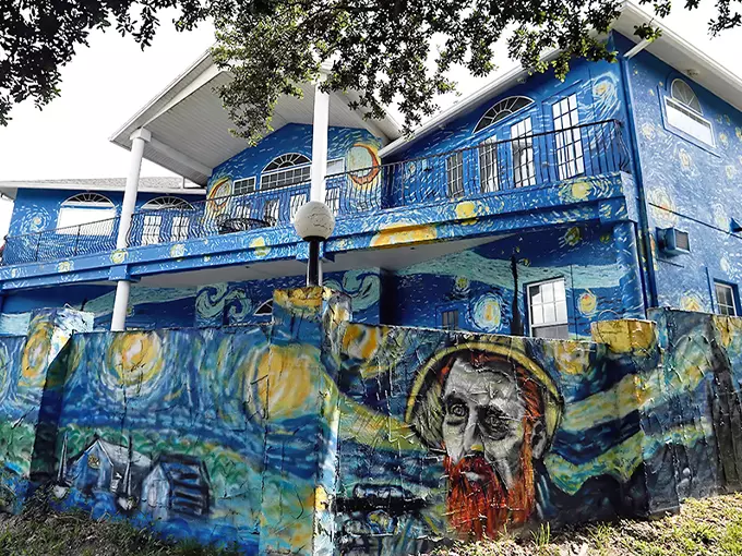 starry night van gogh house 1