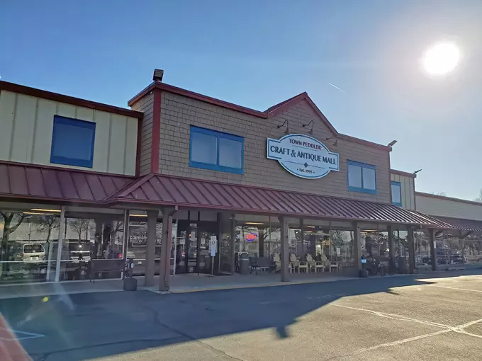 Town Peddler Craft and Antique Mall 1