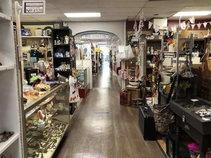 Town Peddler Craft and Antique Mall 2