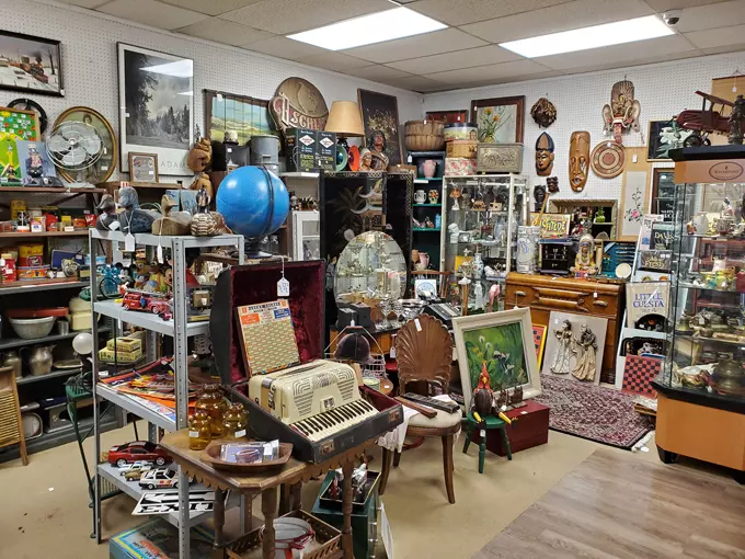 Town Peddler Craft and Antique Mall 3