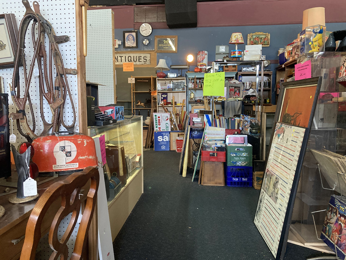 Town Peddler Craft and Antique Mall 6