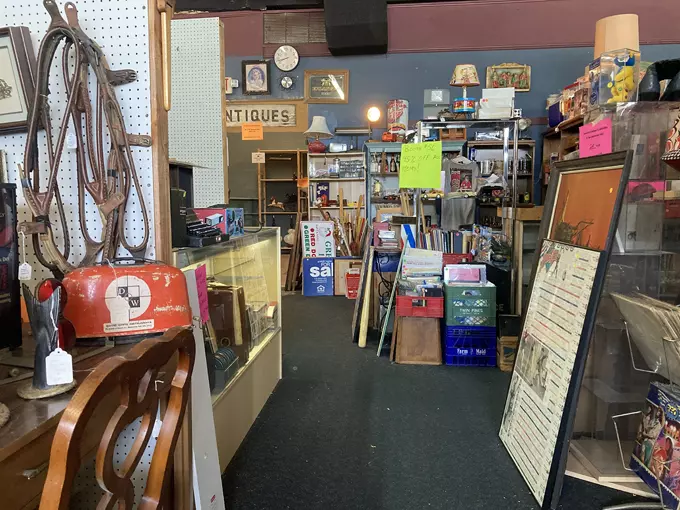 Town Peddler Craft and Antique Mall 6